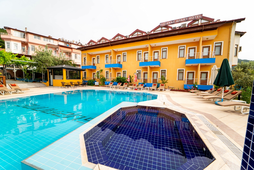 Suzanne Hotel & Restaurant | Jolly