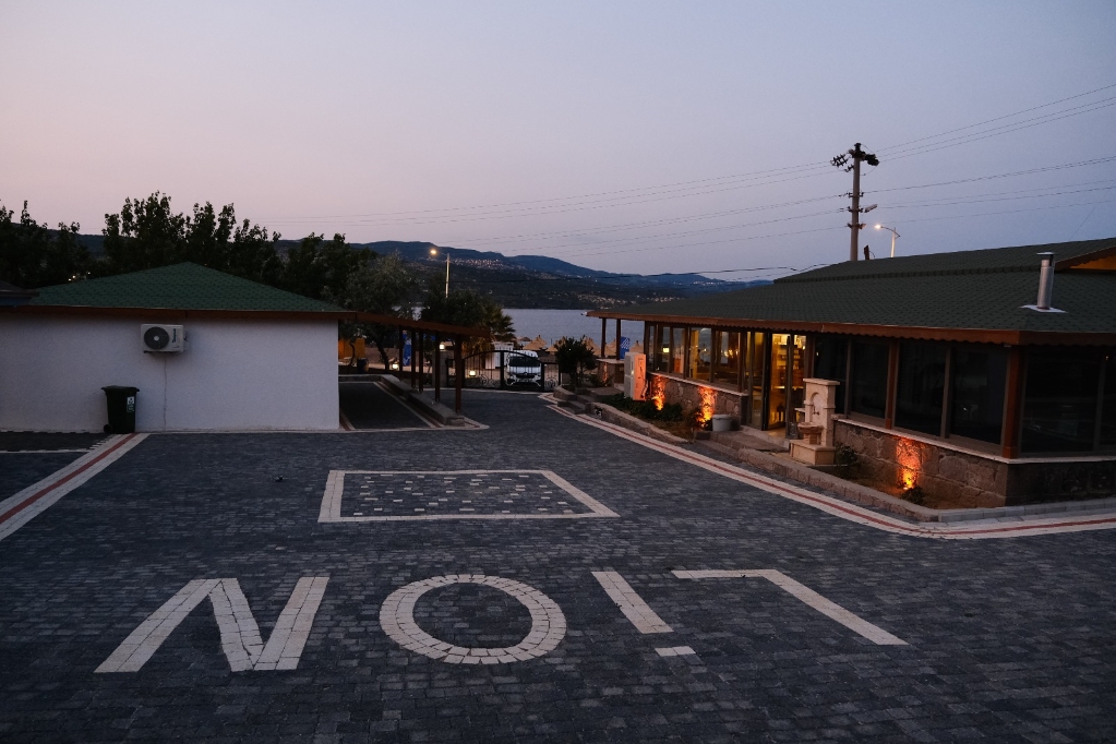 Assos Lion Beach Pansiyon Restaurant | Jolly