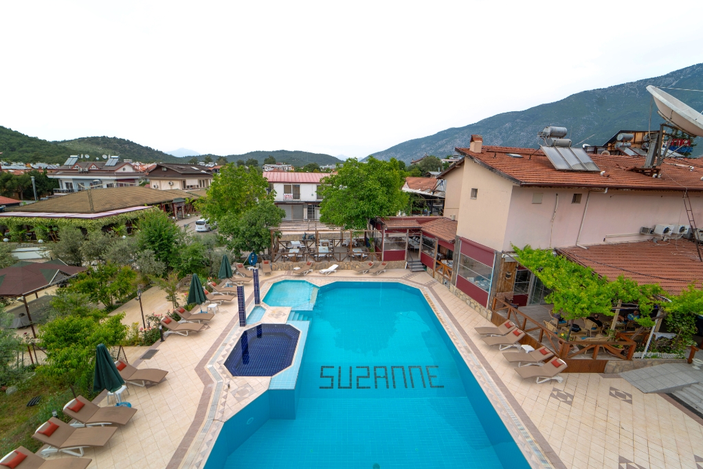 Suzanne Hotel & Restaurant | Jolly