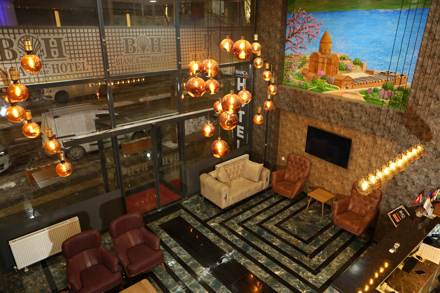 Bianca Hotel Van | Jolly