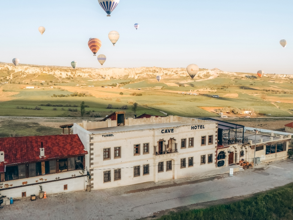 Turbel Cave House | Jolly