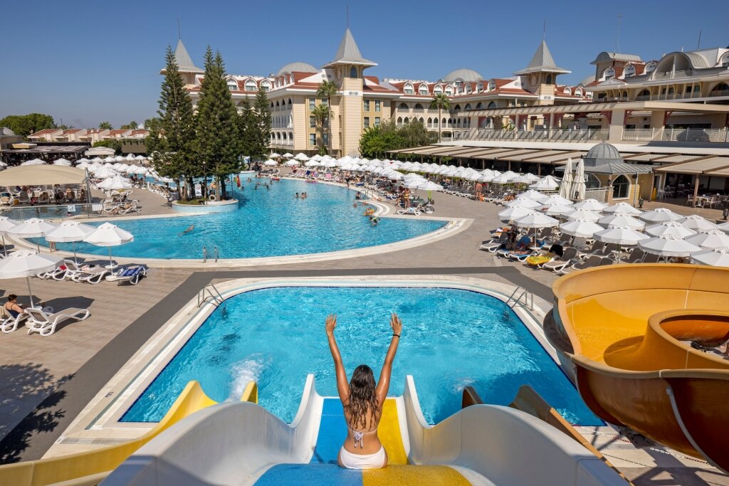 Side Star Resort | Jolly