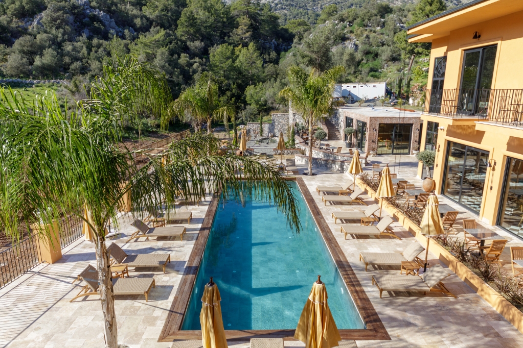 The Remote Hotel - Jolly