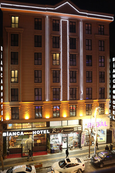 Bianca Hotel Van | Jolly
