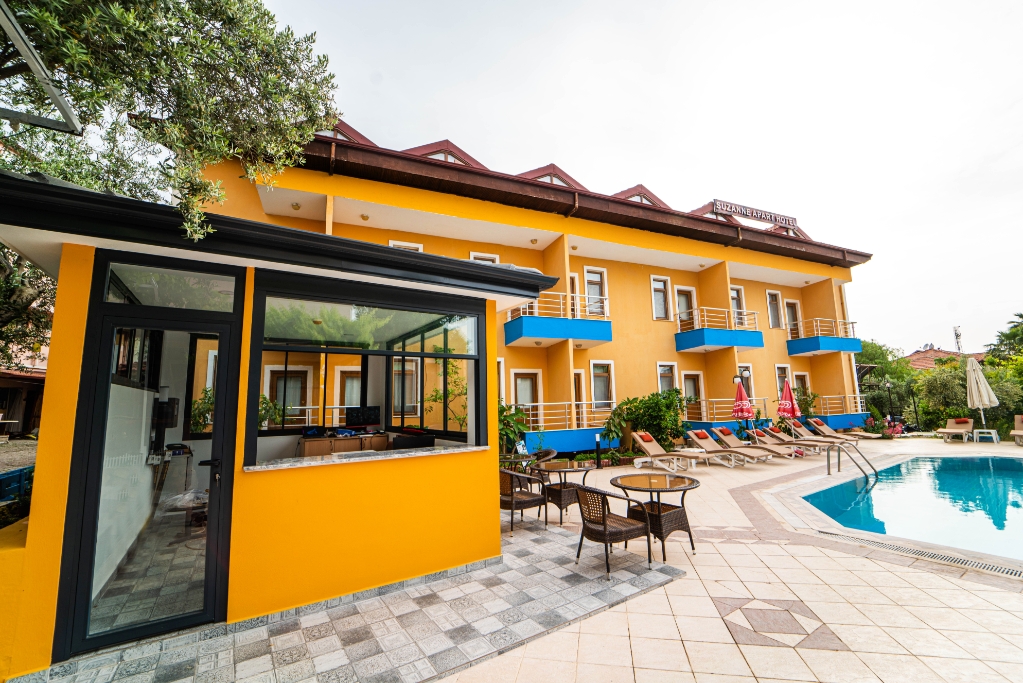 Suzanne Hotel & Restaurant | Jolly