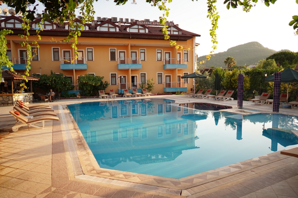 Suzanne Hotel & Restaurant | Jolly