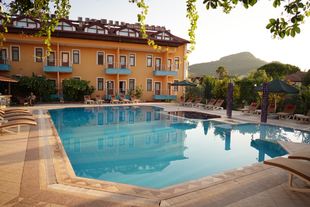 Suzanne Hotel & Restaurant | Jolly