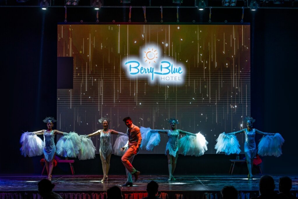 Berry Blue Hotel | Jolly