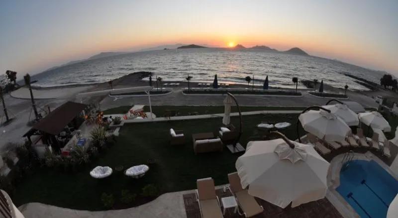 Small Beach Hotel - Jolly