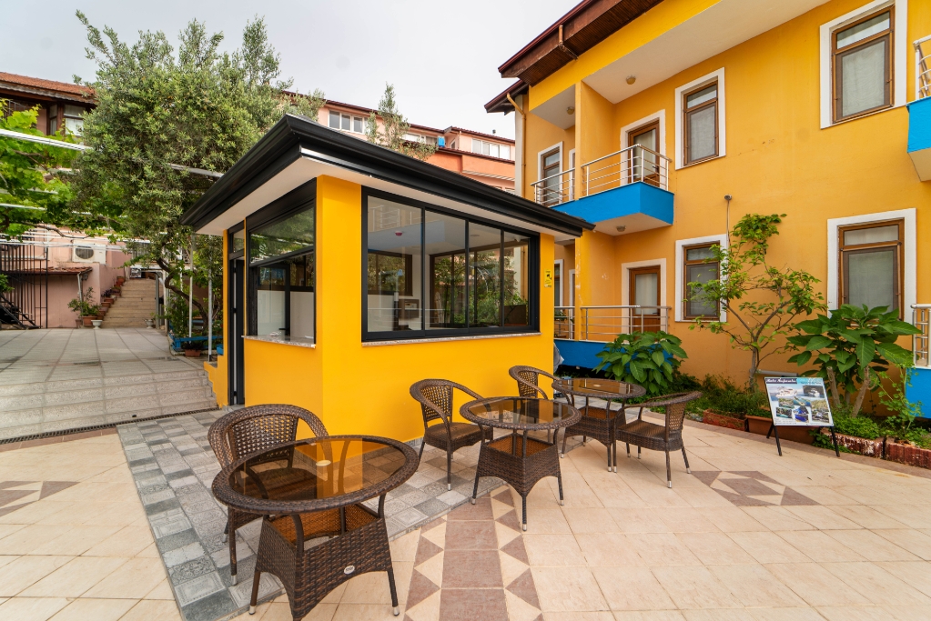 Suzanne Hotel & Restaurant | Jolly