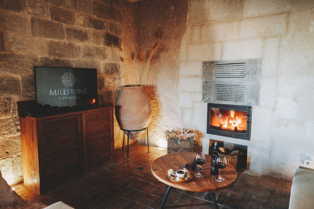 Millstone Cave Suites | Jolly